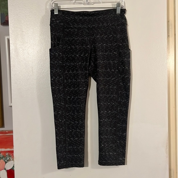 Lucy | Pants & Jumpsuits | Lucy Shades Of Gray Capri Leggings With Two ...